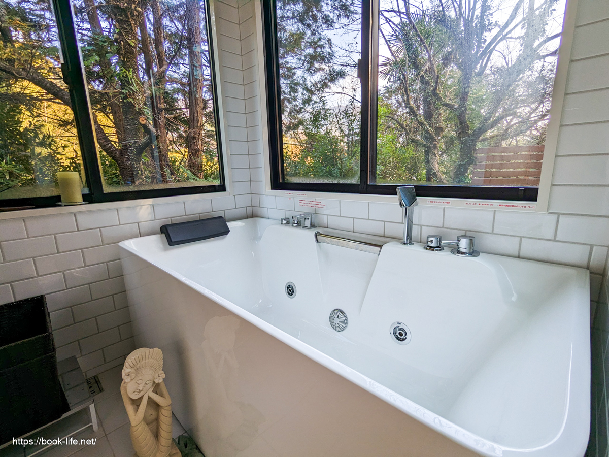 「Surf Republic 湯河原万葉公園」大人の隠れ家で読書を楽しむ | booklife(ブックライフ)